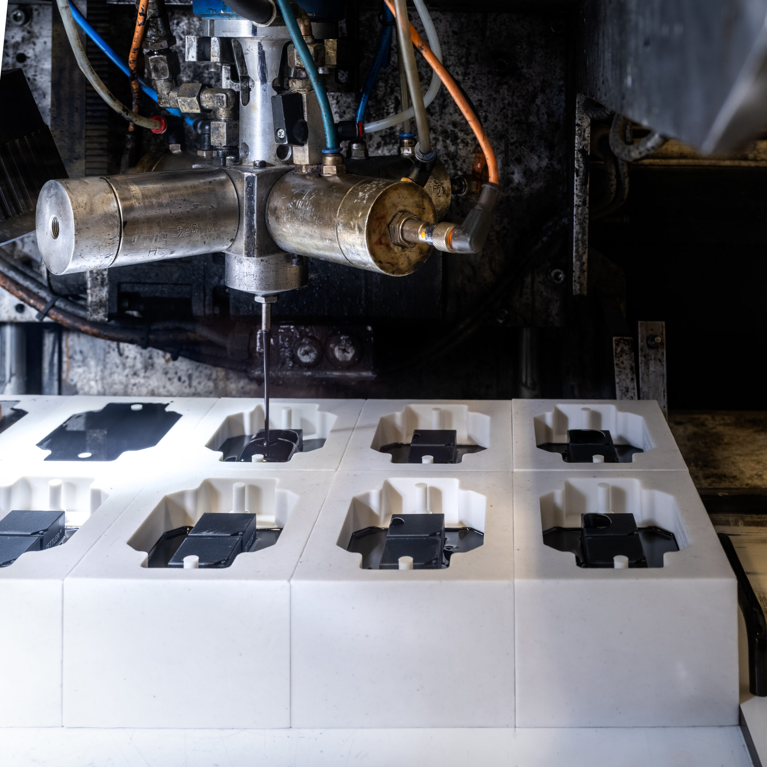 Polyurethane moulding, potting and embedding - Reijnen Sealing